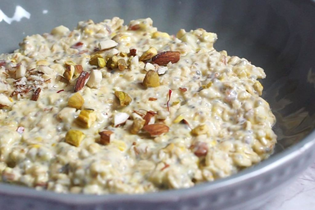 Kesar Badam Overnight Oats | With Saffron and Almond Milk